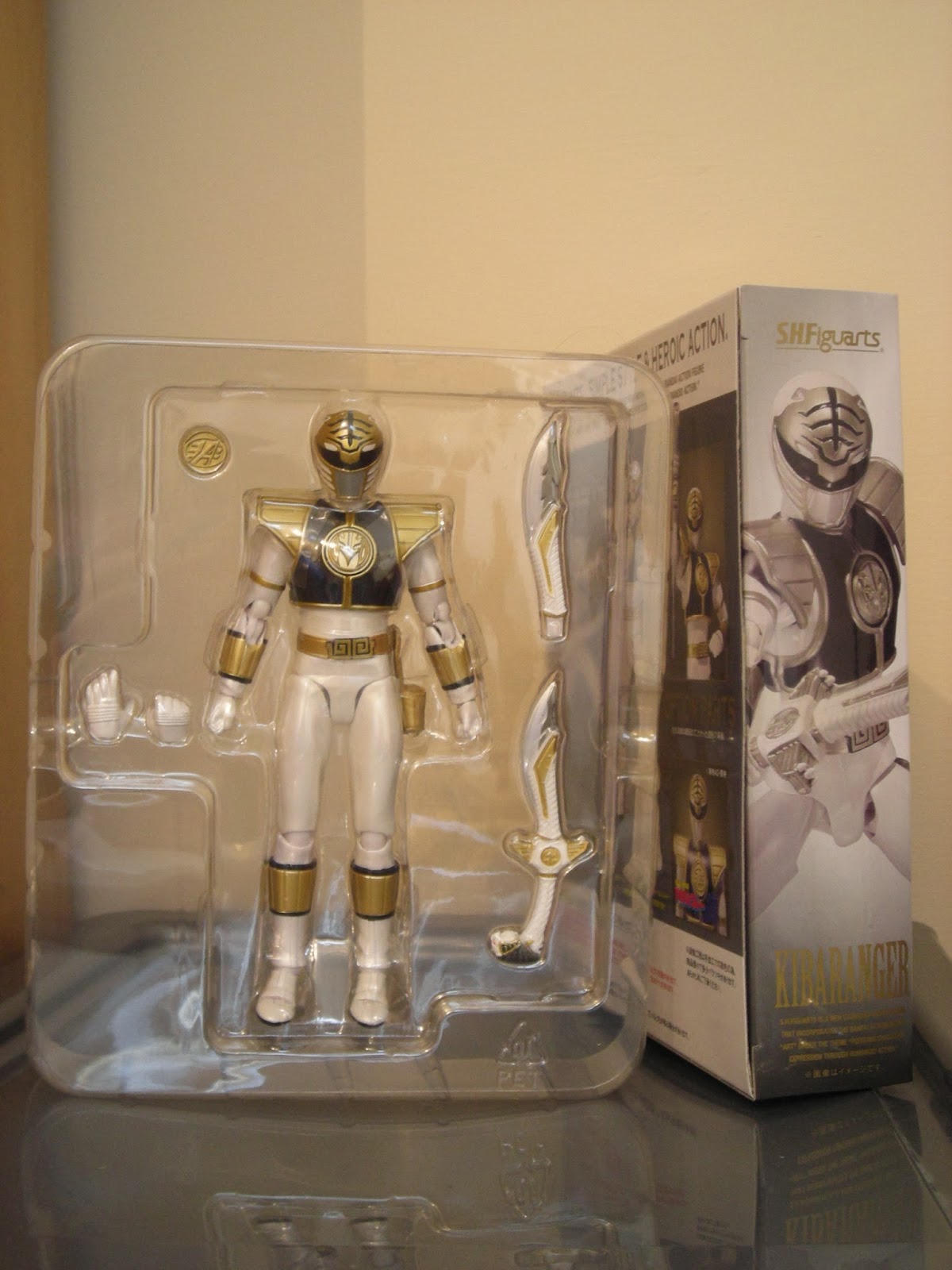 My Shiny Toy Robots: Toybox REVIEW: S.H. Figuarts Kiba Ranger