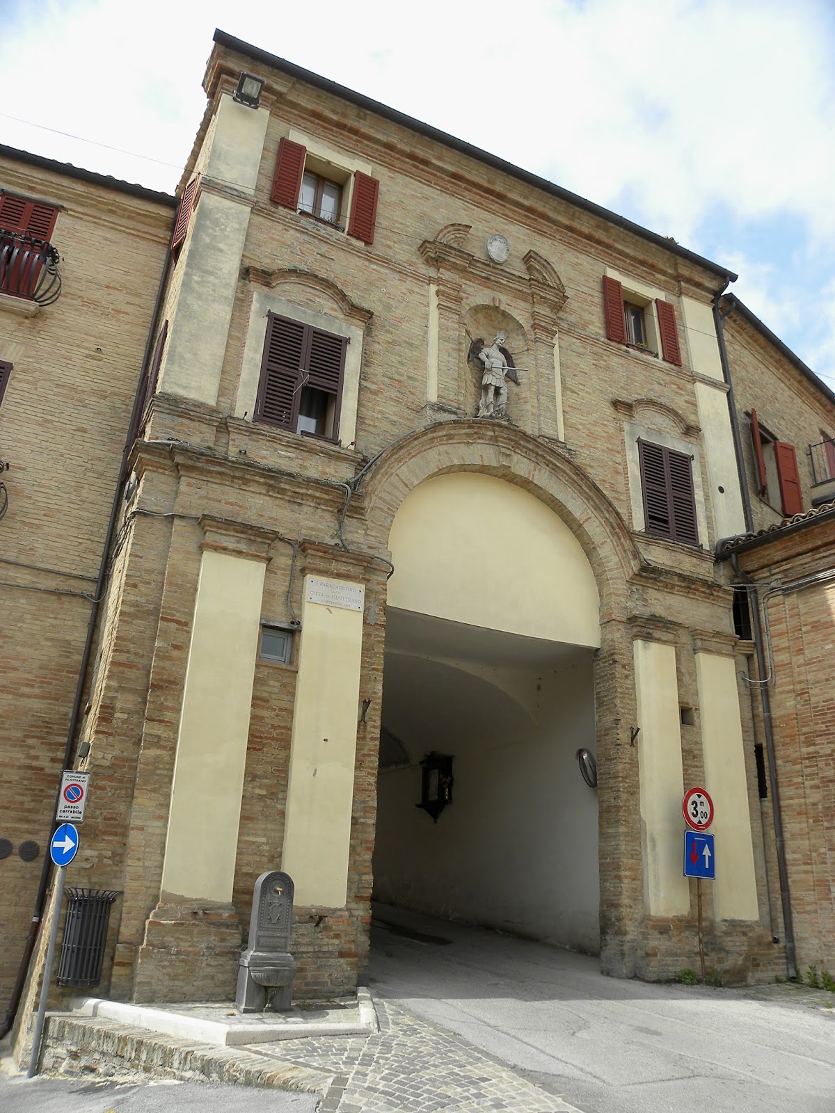 Filottrano ( AN ), panoramico borgo sulle colline anconetane - THE ...