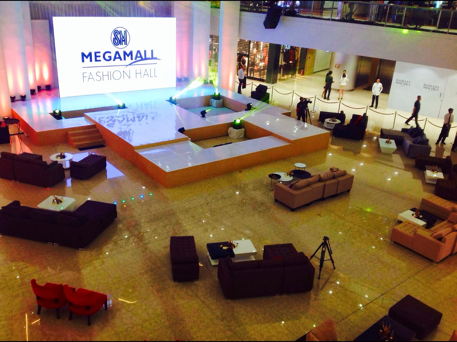 Marylaine's Gigs, Getaways and Godric...: Fashion has never been this ...