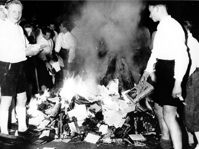Helge Scherlund s ELearning News A Brief History Of Book Burning From The Printing Press To helge-scherlund-s-elearning-news-a-brief-history-of-book-burning-from-the-printing-press-to
