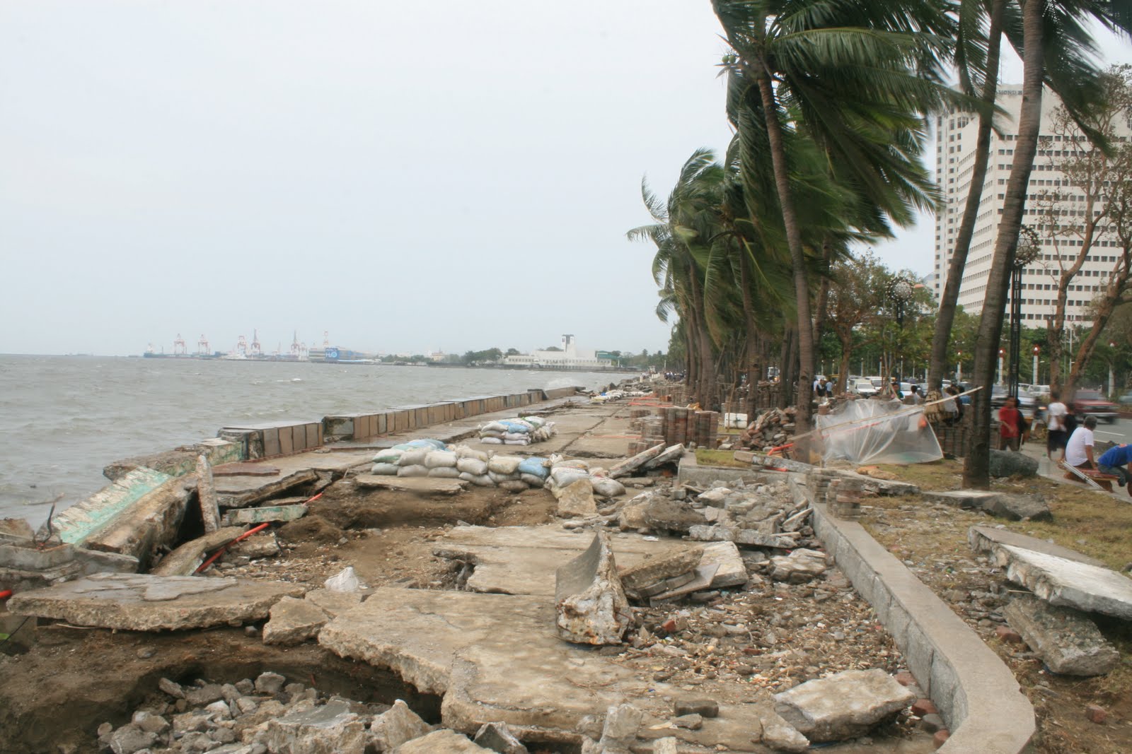 Chronicles of a Traveller: Baywalk (Manila Bay) after typhoon Pedring