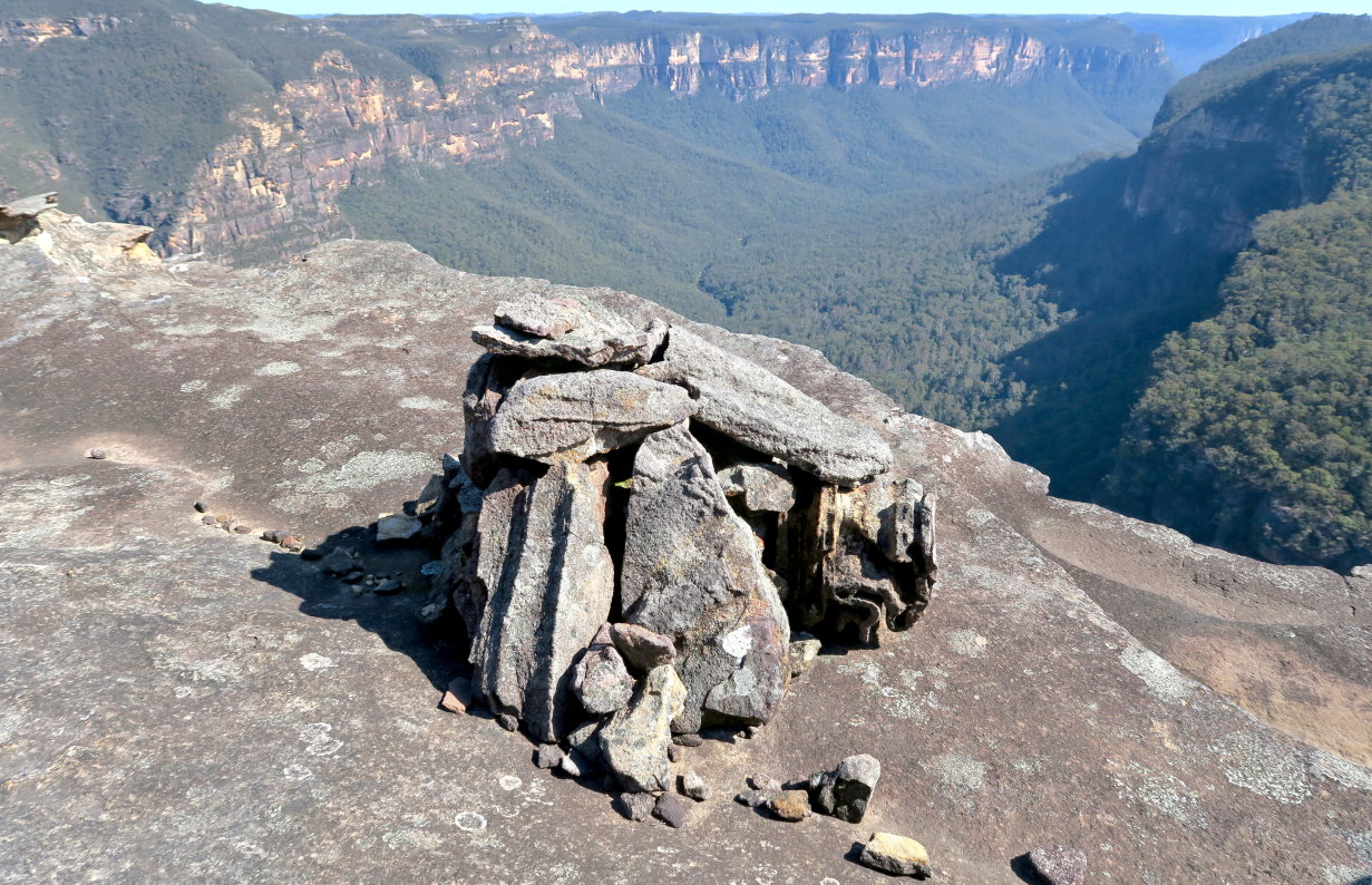 Mountains: Mt Banks & Mt Caley, NSW Blue Mts, Australia