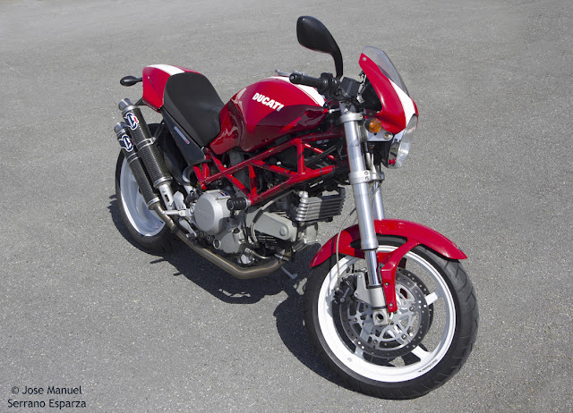 elrectanguloenlamano: DUCATI MONSTER: 25 YEARS OF A LANDMARK DESIGN