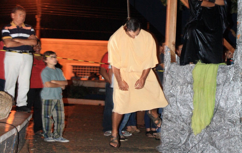 ARQUEOLOGIA E TEOLOGIA : Ator que representava Judas em peça teatral ...