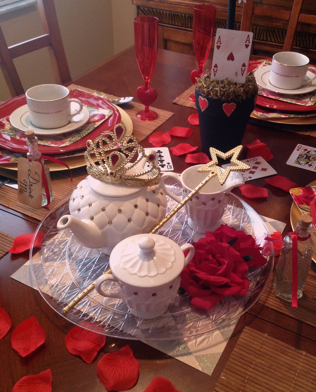 Craft Room Secrets: Alice in Wonderland's Red Queen Inspired Tablescape