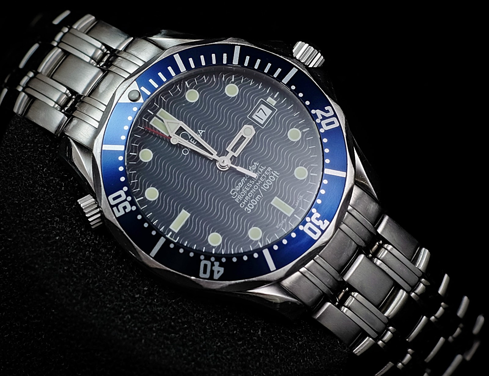 . H o b i J a m . : (SOLD) Omega Seamaster 300m blue wave dial automatic