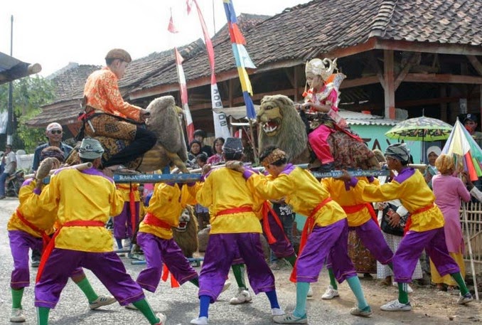 Kekuatan rahang dan gigi pemain Reog Ponorogo | OYIN AYASHI