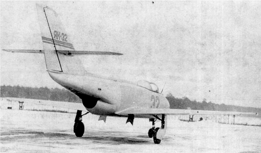 nhungdoicanh: Yakovlev Yak-32 Mantis