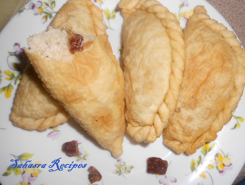 Sahasra Recipes: Sooji Kajjikayalu / Bombay Rava Kajjikayalu