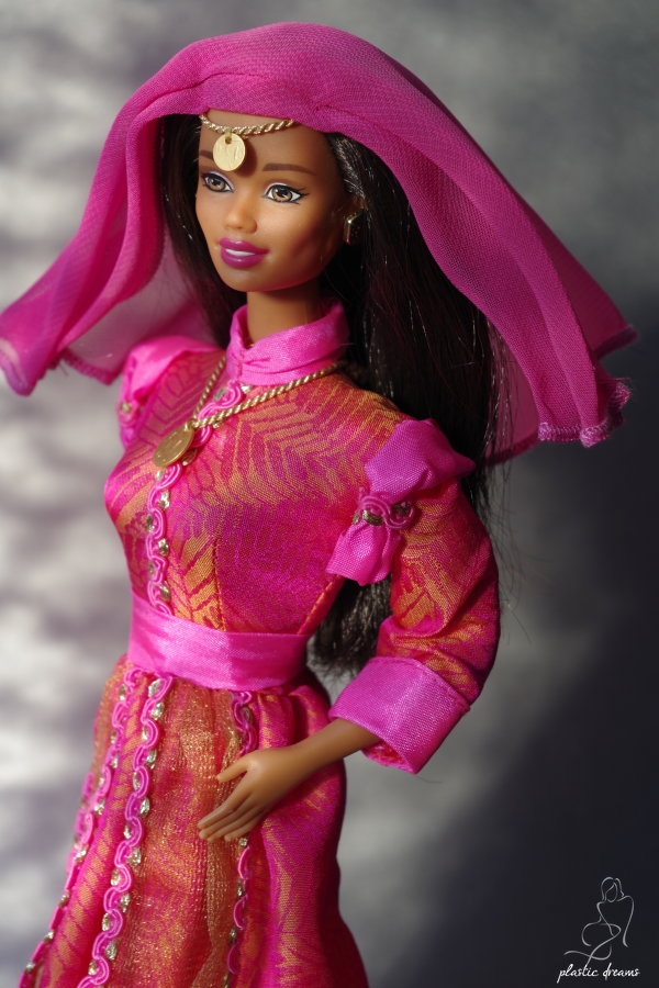 Plastic Dreams Dolls :: Barbie et miniatures: Moroccan Barbie Doll