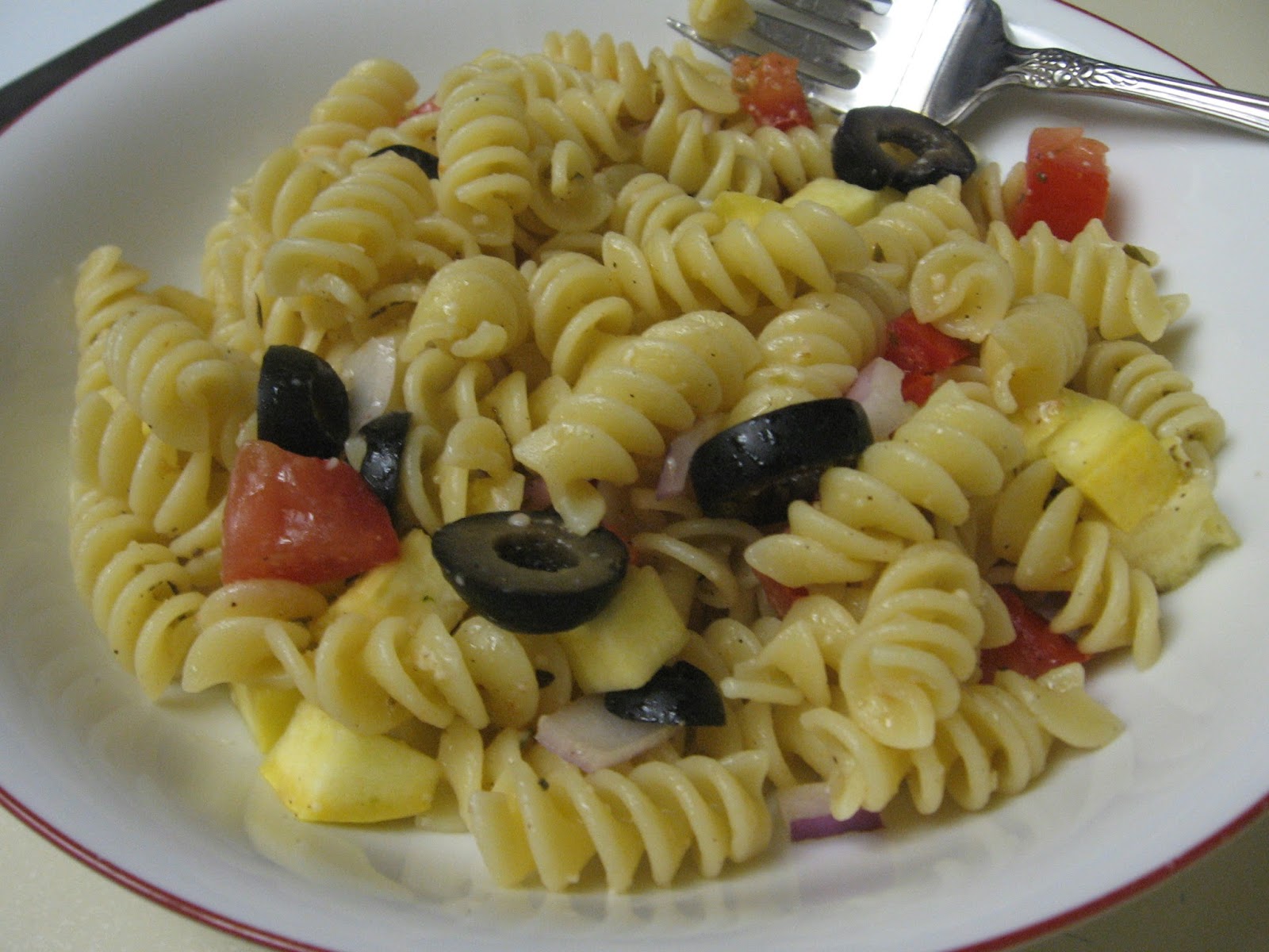 The Hand That Rocks the Cradle: Super Easy Pasta Salad