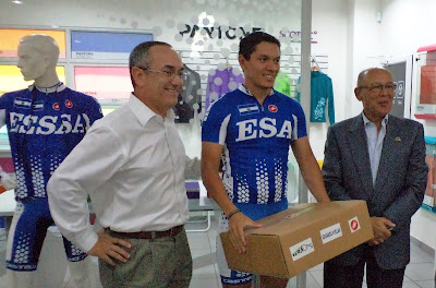 CICLISMO TOTAL: Textiles Opico, hizo entrega oficial de uniformes ...