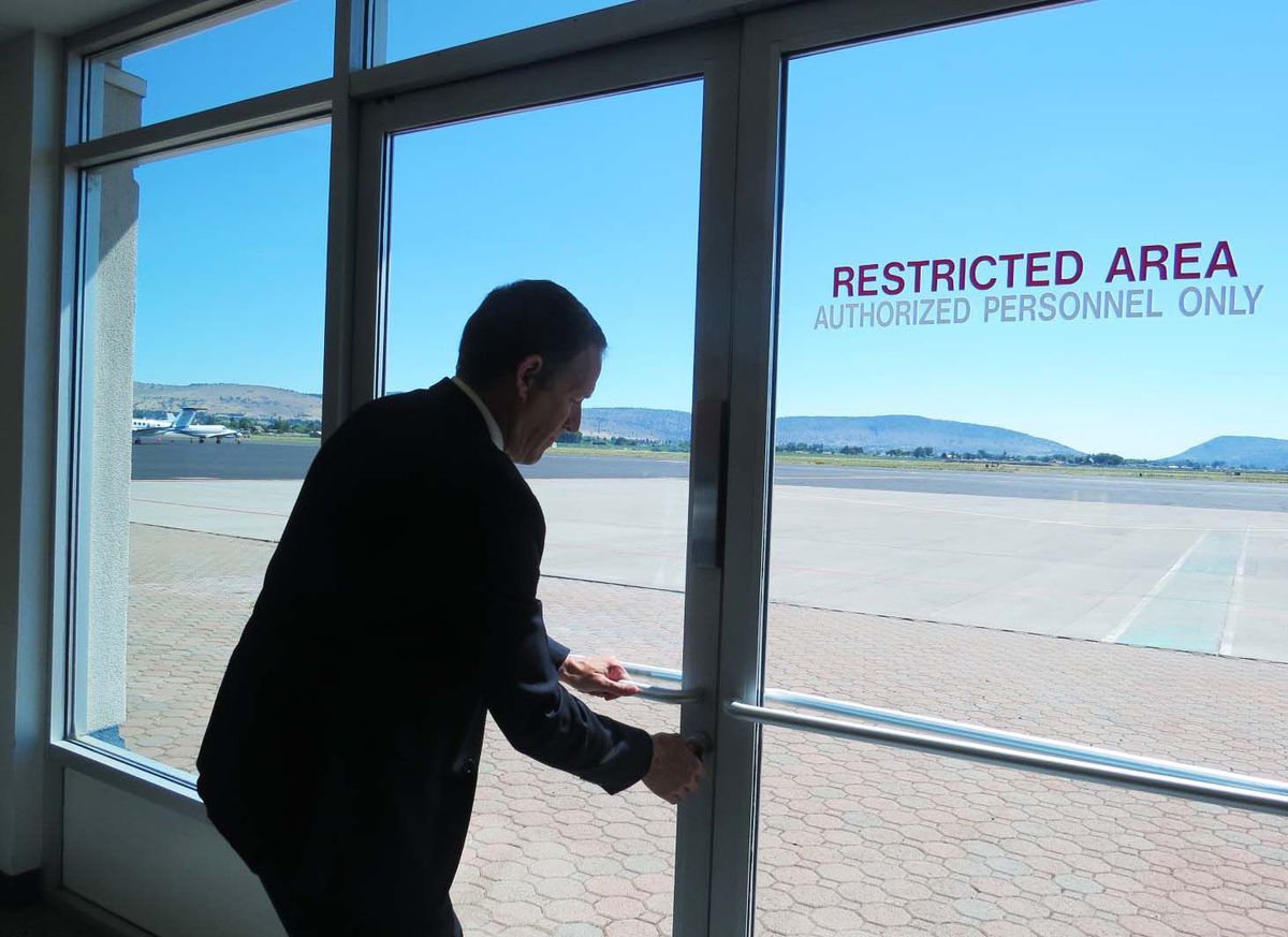 Kathryn's Report: Crater Lake-Klamath Regional Airport (KLMT) readies ...