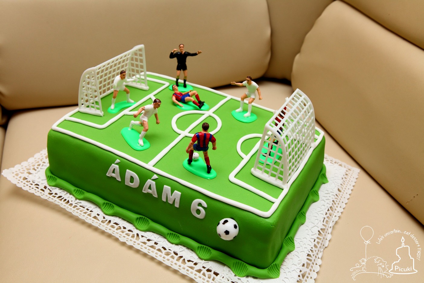 Picuki: Focipálya torta IV.