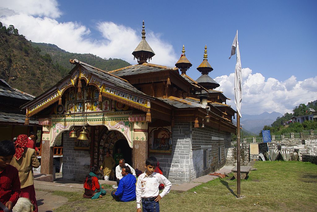 Kuch Sust Kadam Raste....: Mahasu Devta Shrine, Hanol