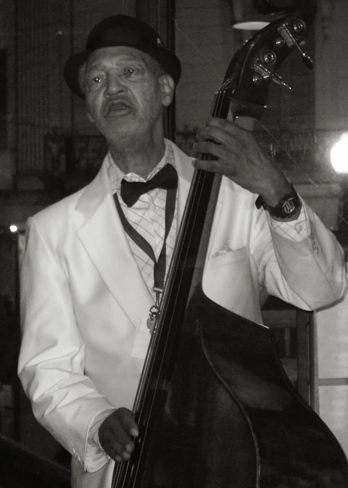 NOTICIAS Y EFEMERIDES MUSICALES Y DEL CINE: MUERE EL CONTRABAJISTA DE ...