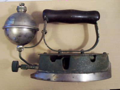 nabila farchani's: Perkembangan teknologi pada setrika