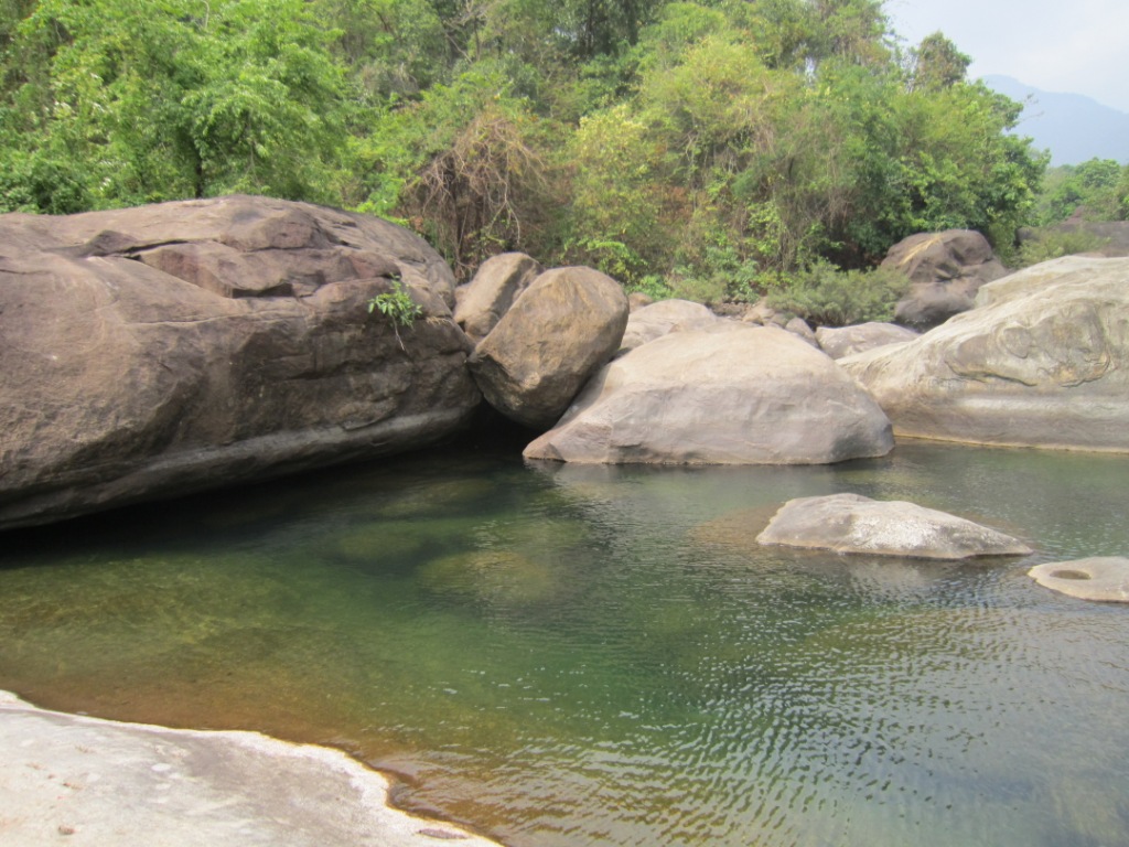Travel Through Kerala: Arippara Water Falls: Enjoy the naked beauty of ...