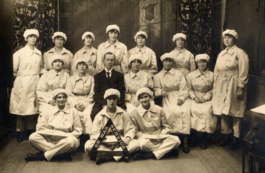 SERVANTS' STORIES: THE MAIDS WHO BECAME MUNITIONETTES IN WW1