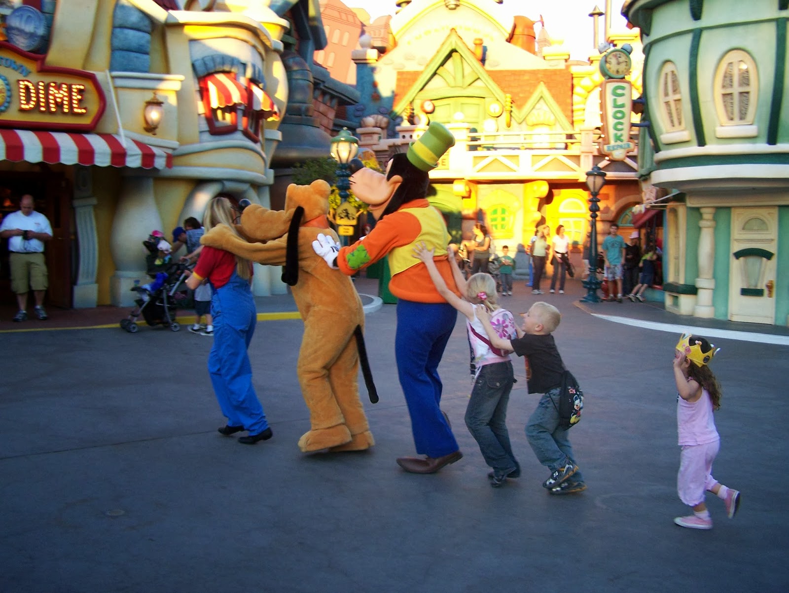 FamilyFuntime'sPlace: Meeting Disney Characters in Disneyland