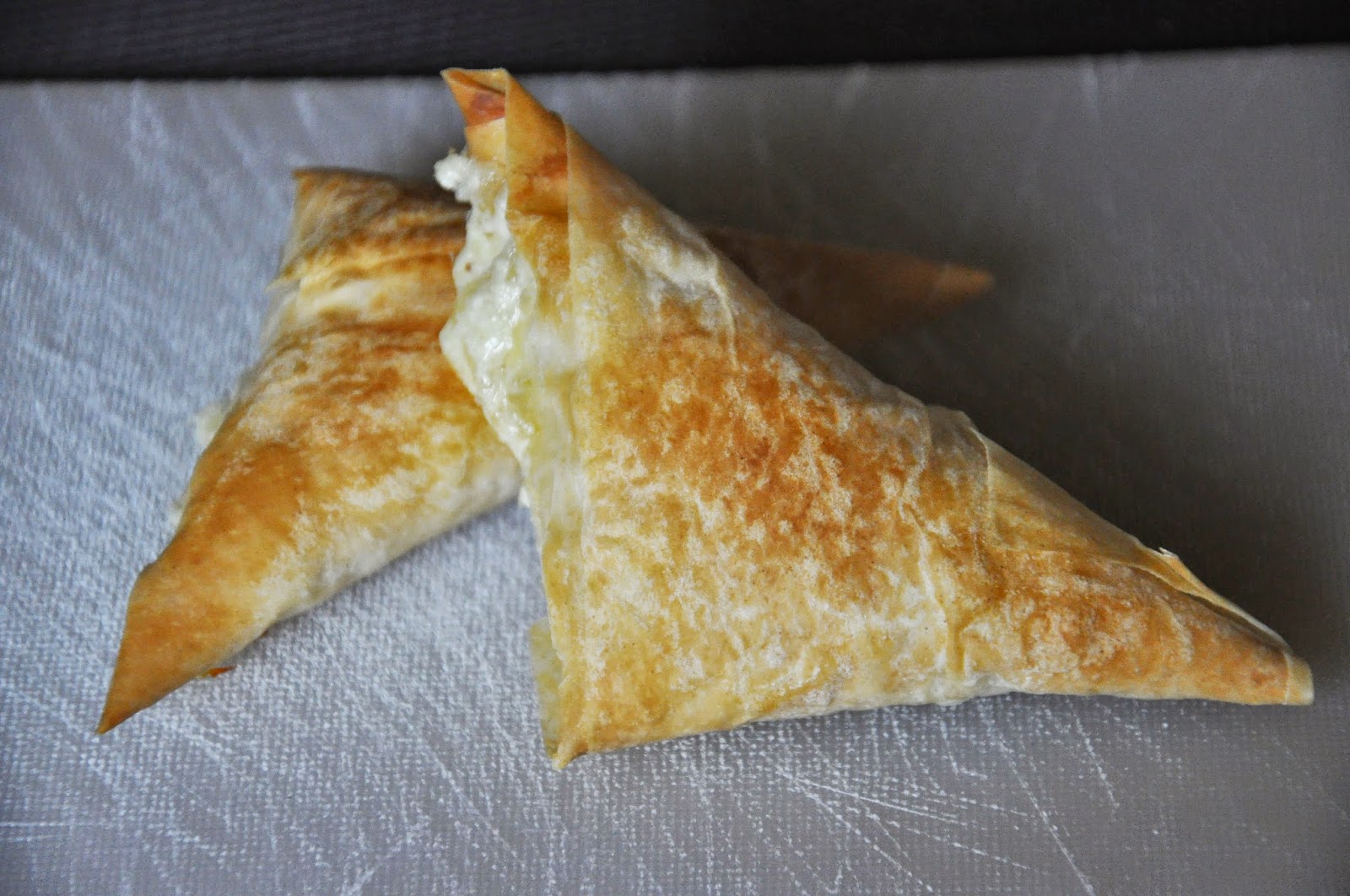 Backzauber: Filoteigtaschen mit Schafskäse und Johannisbeeren