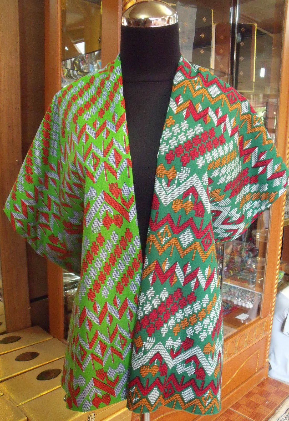 MUTMAINAH HOTEL BIMA: BATIK KHAS BIMA