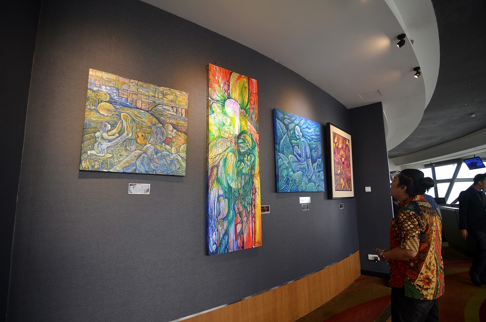 Atmosphere 360 - The Sky Gallery is the world's highest gallery located ...