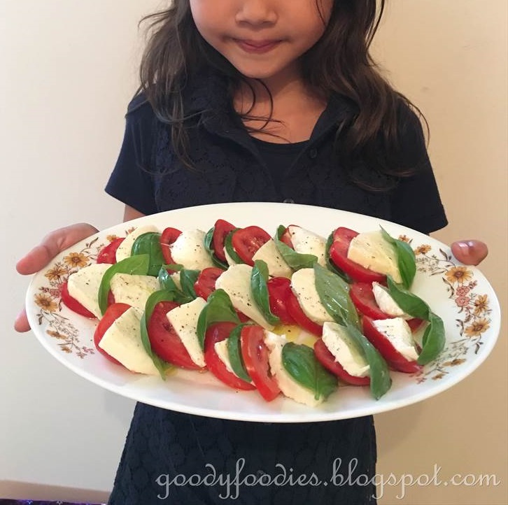 GoodyFoodies: Recipe: Insalata Caprese (Tomato, mozzarella and basil salad)