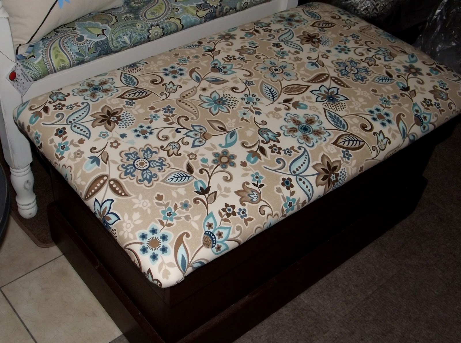 Full Circle Creations: Padded coffee table...