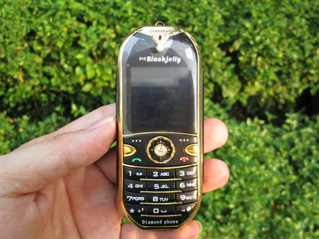 CNC virtual: Handphone Aneh, Antik dan Unik (Antique & Unique Cell Phone)