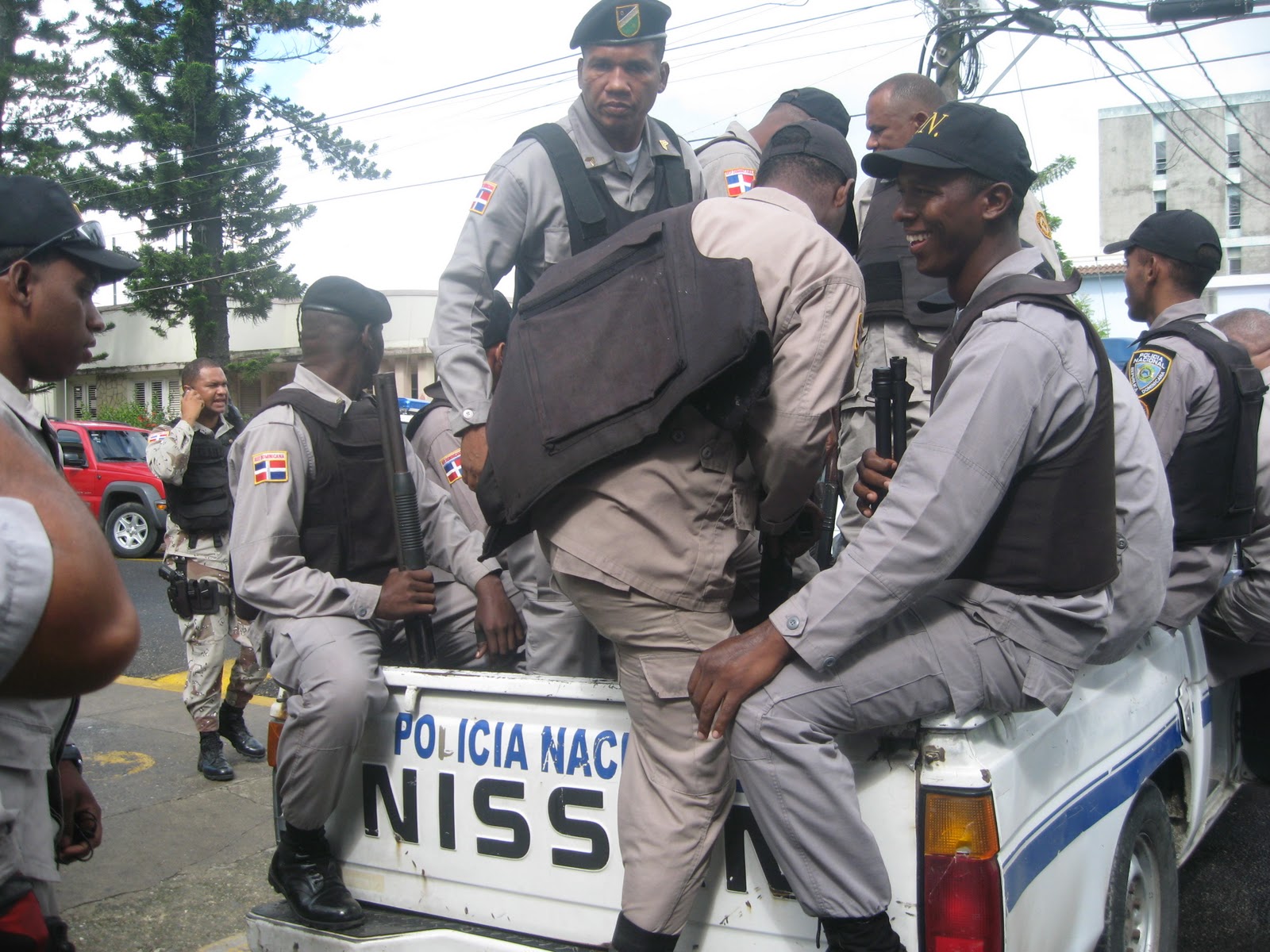 Notidiario - Diciendo La Verdad Primero: POLICIA DE MOCA SE PREPARO EN ...