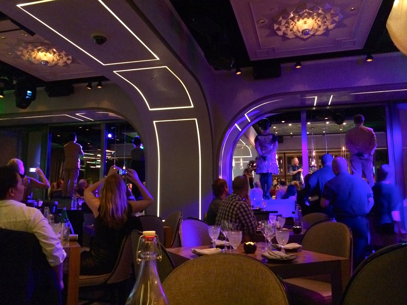 LAS VEGAS DAZE: Rose.Rabbit.Lie-It's a restaurant, it's a show, it's fun!