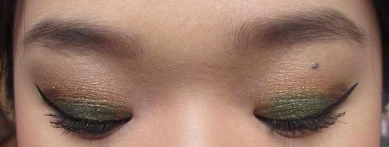 The Blackmentos Beauty Box: Shimmery sage green and gold eyes!