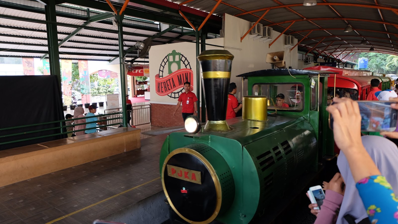 Kereta Api Mini di TMII, Wahana Asyik untuk Mengelilingi TMII