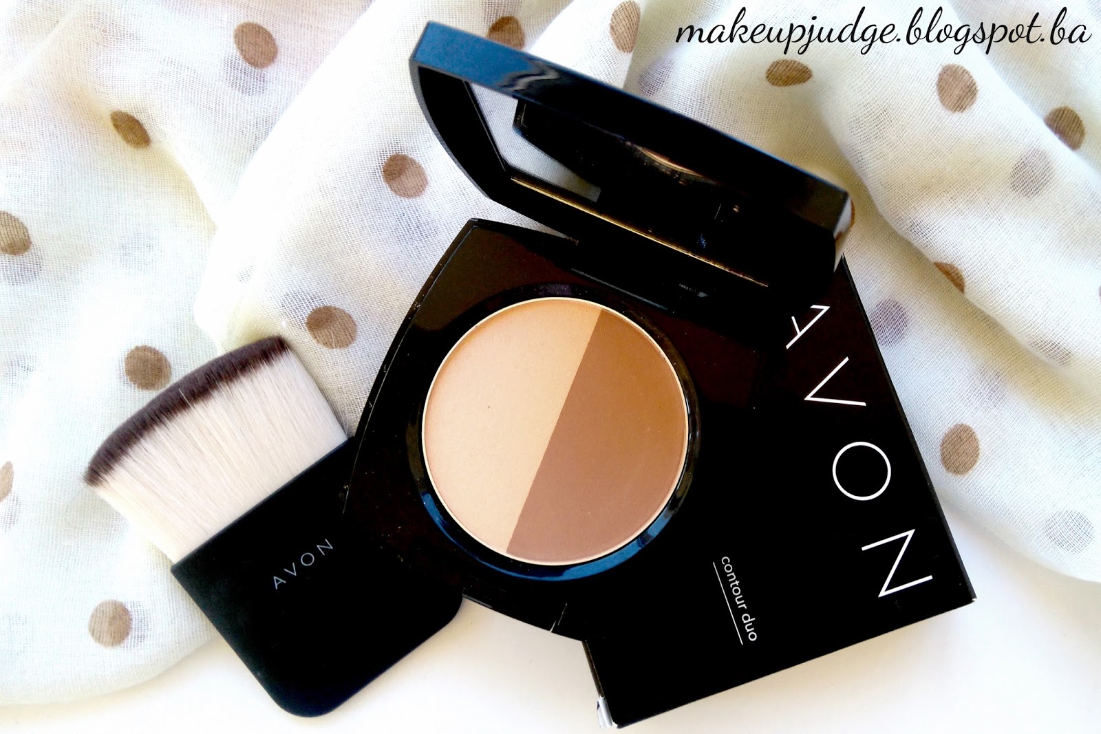 AVON/ CONTOUR DUO I ČETKICA - Make up Judge