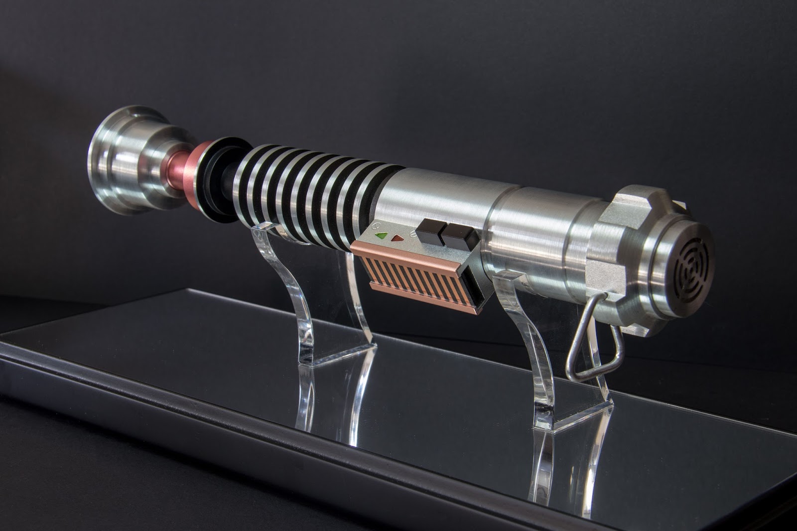 Doons Dungeon: Full scale Lightsaber replicas