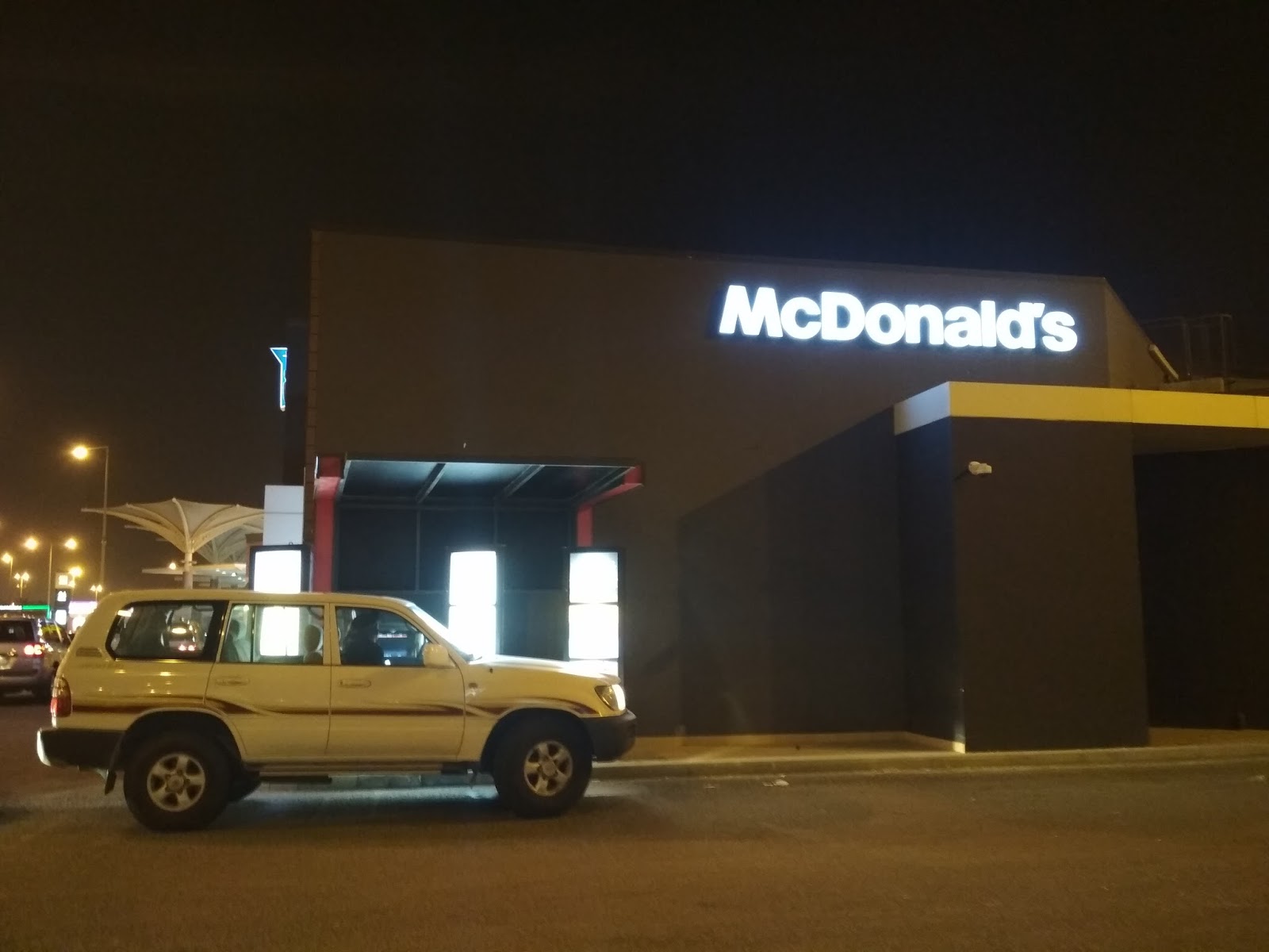 Best things to do in Bahrain: Best Fast Food Restaurants