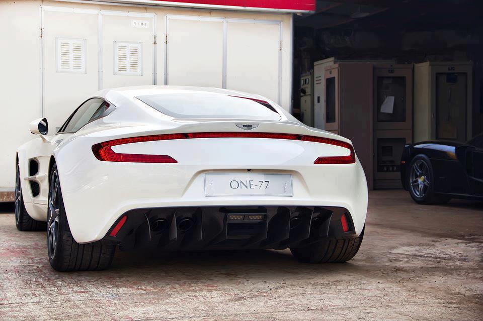 Automobile Trendz: Aston Martin One 77 Rear View