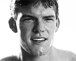 birthdays: Alan Ritchson (gifs)