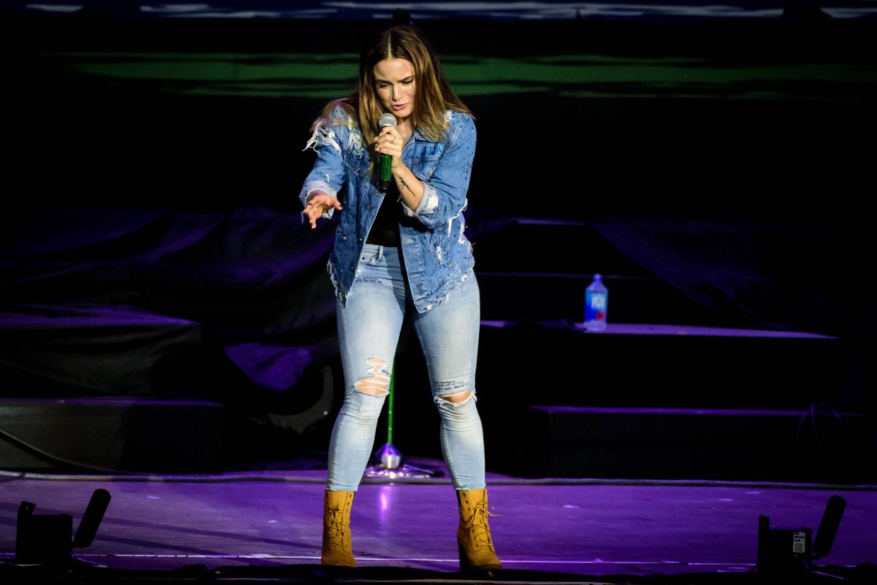 Joanna JoJo Levesque Performing at the Molson Canadian Amphitheatre in ...