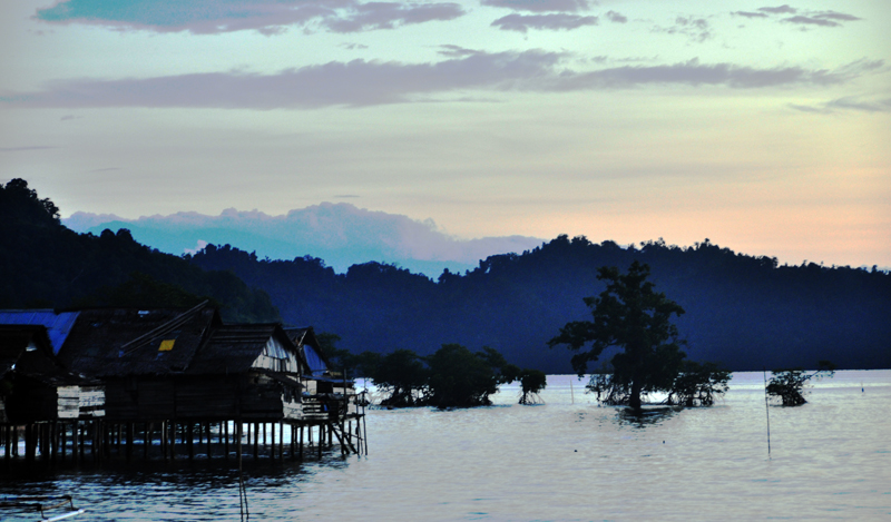 KASMAWATI: Danau dan Pantai di Kolaka Utara