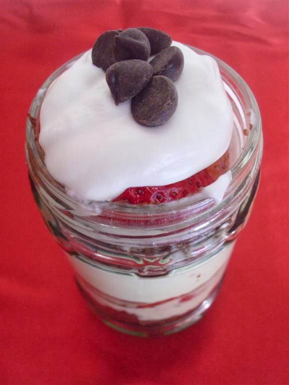 The Do-It-Yourself Mom: DIY Strawberry Cheesecake Chocolate Trifle