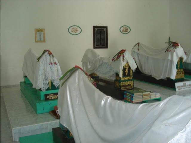 Palembang History Makam Sabokingking