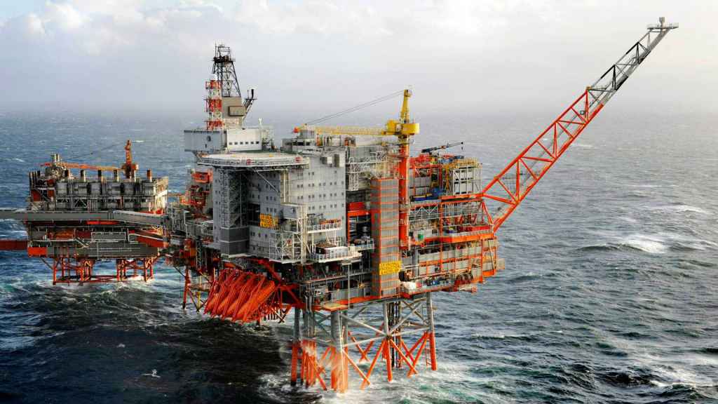 Technofom: Extraction of oil and gas from ocean