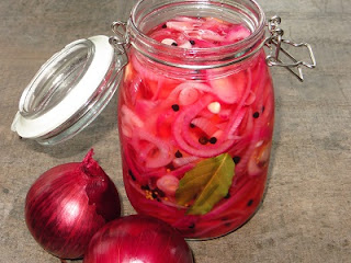 Simplement entre nous: Oignons rouges marinés