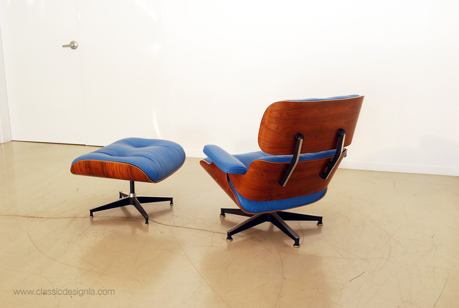 classic design: Reupholstered BLUE Herman Miller Eames Chair