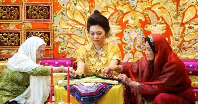 Prosesi Mappacci Pengantin Bugis Makassar Menjelang Pernikahan | Dewi ...