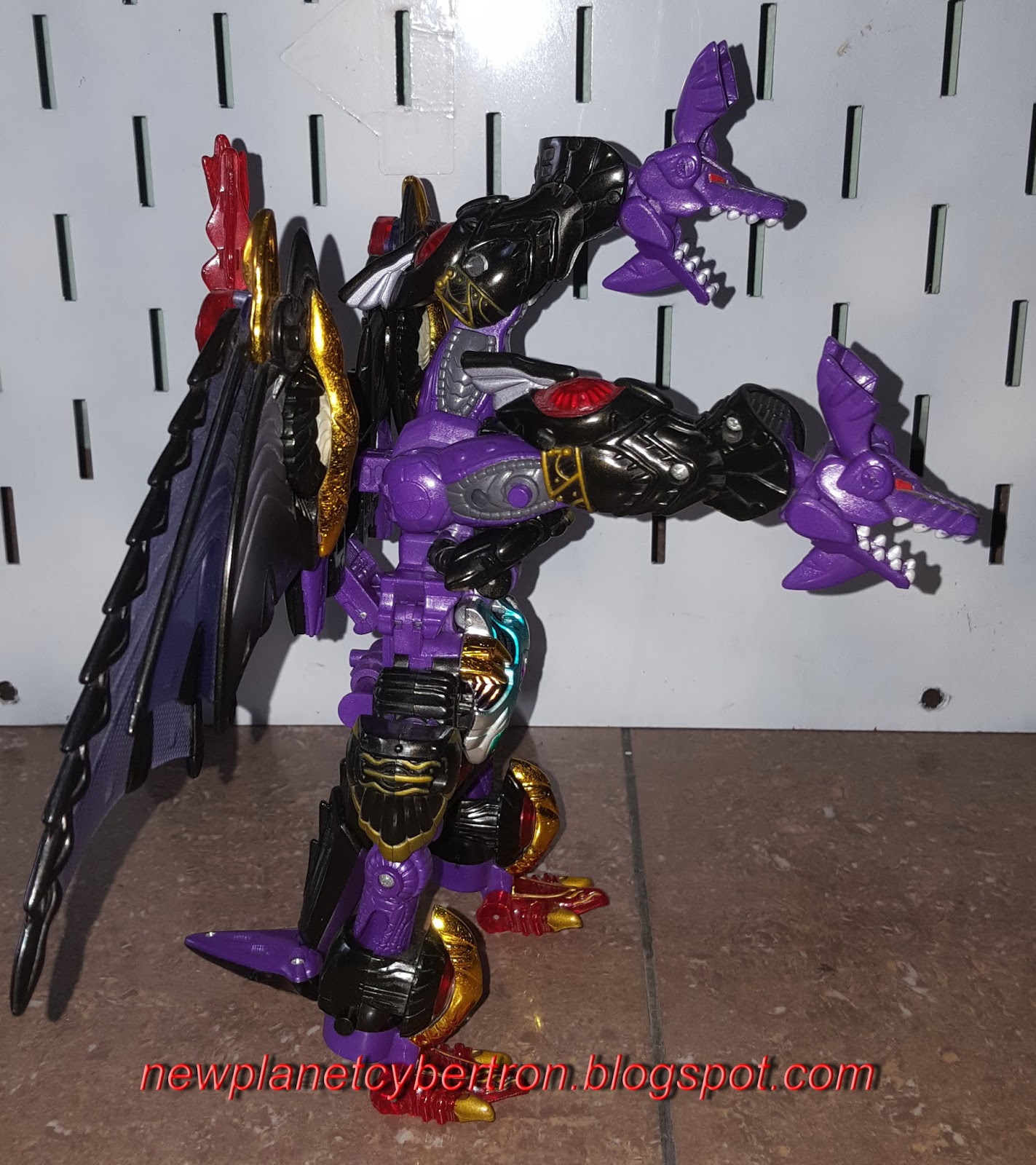 New Planet Cybertron: Transformers Review: Gigatron (Car Robots)