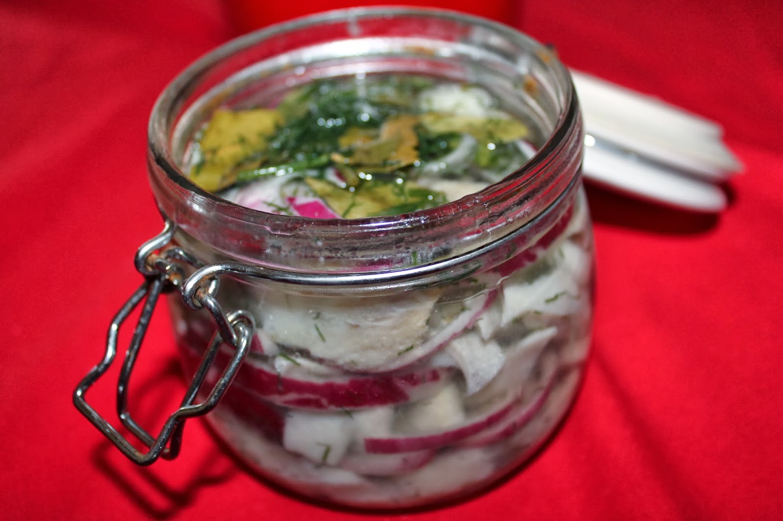 Mammu kokkamised: Marineeritud heeringas punase sibulaga