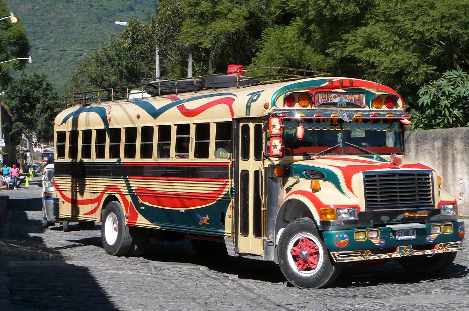 Paul & Vanessa's Big Adventure......to travel the world.: 'Chicken' Bus